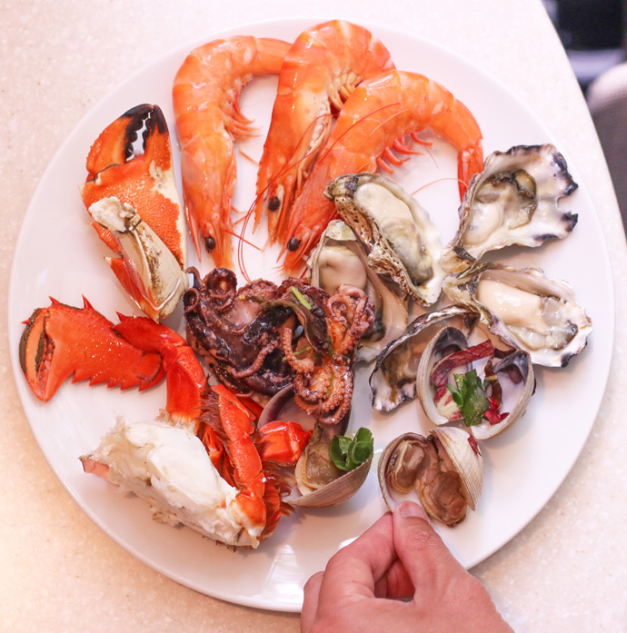 How to pace yourself at the Sheraton on the Park Lunar Year buffet ...